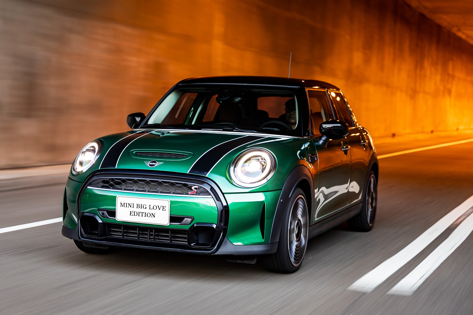 156萬起，MINI BIG LOVE EDITION迷人特仕版 全新上市 即日進駐全台展示中心 - CarStuff 人車事